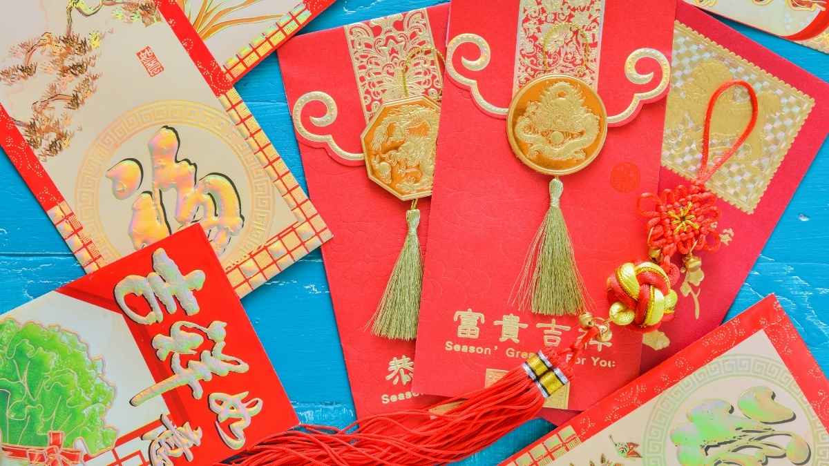 The History Behind Gifting Red Envelopes During Chinese New Year LAT